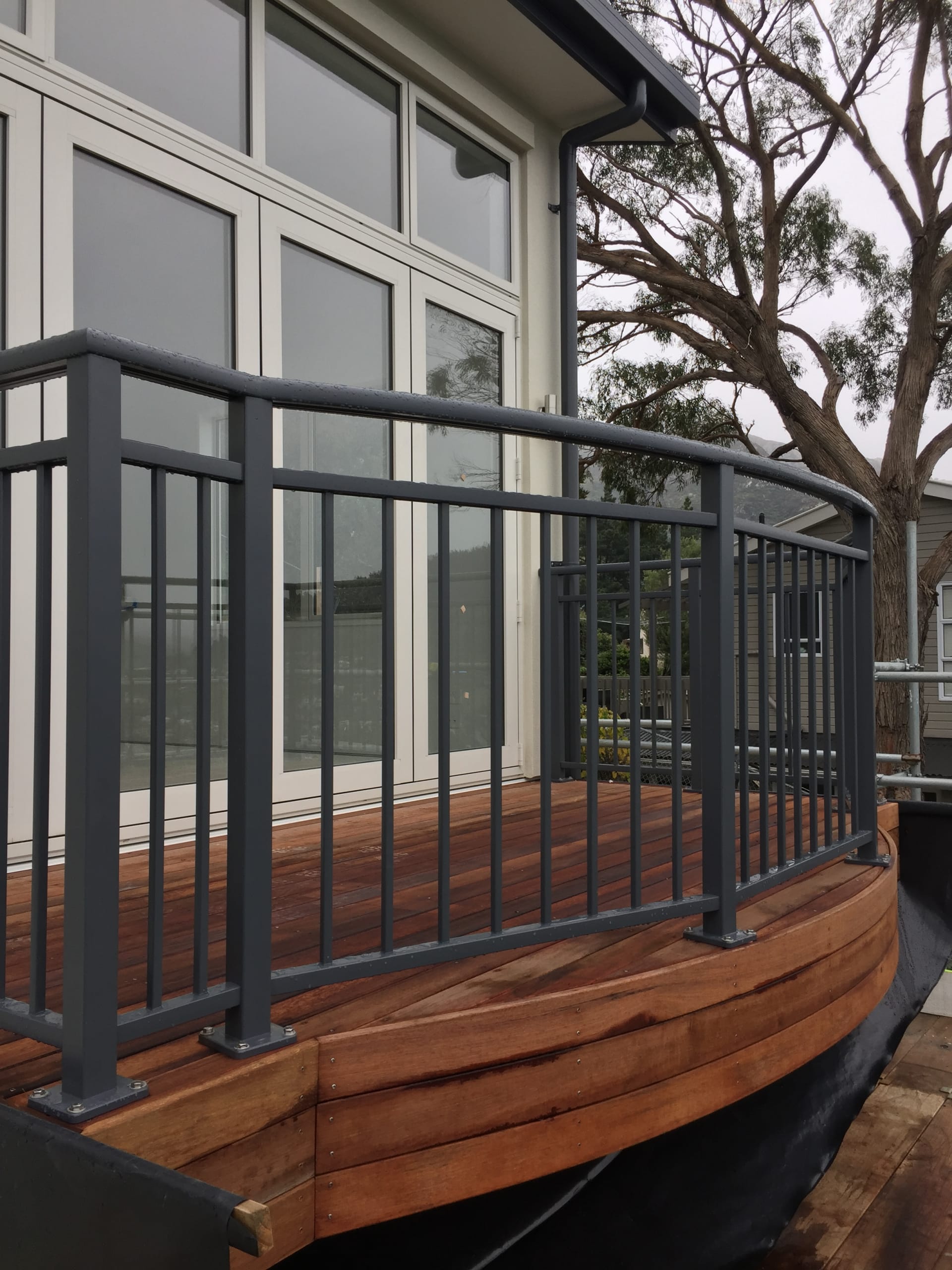 Canterbury Balustrade Aluminium Framed Windsor - Curved Top Rail ...