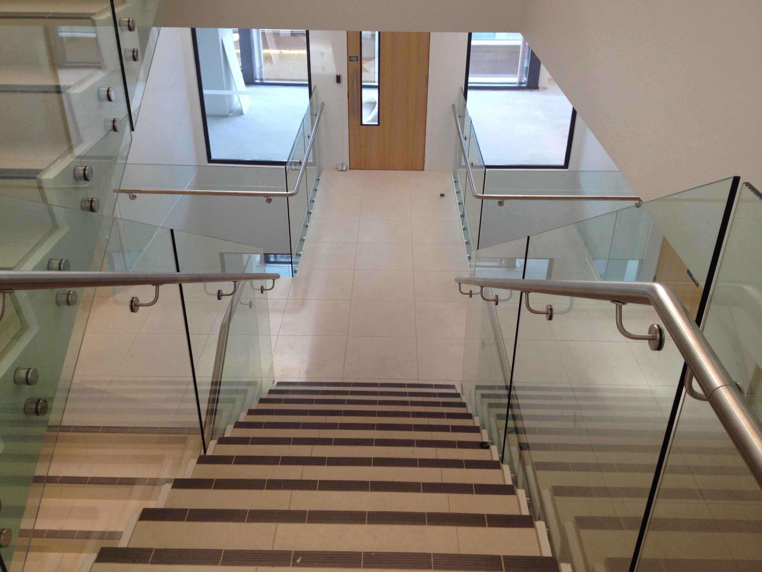 Canterbury Balustrade - Frameless glass - Stainless handrail - Stairs ...