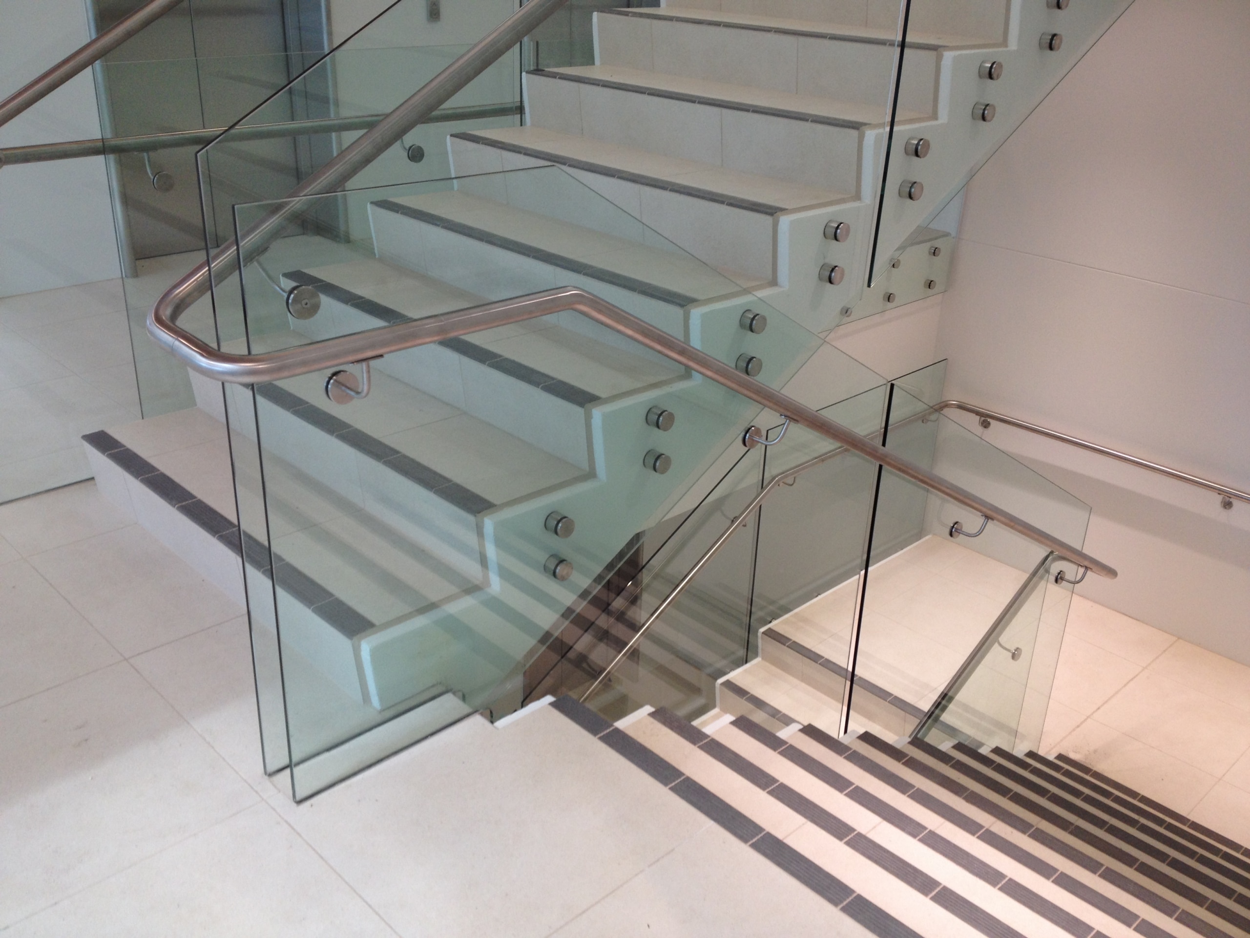 Canterbury Balustrade - Frameless glass - Stainless handrail - Stairs ...